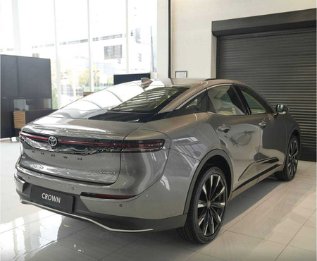Toyota Crown 2023 года выпуска