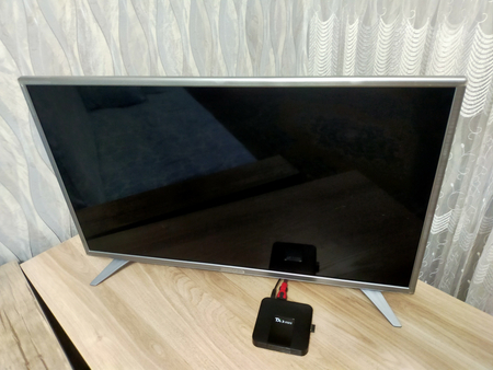 Продается телевизор в идеальном состоянии с приставкой TV Smart box