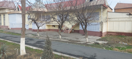 Нотурар бино сотилади