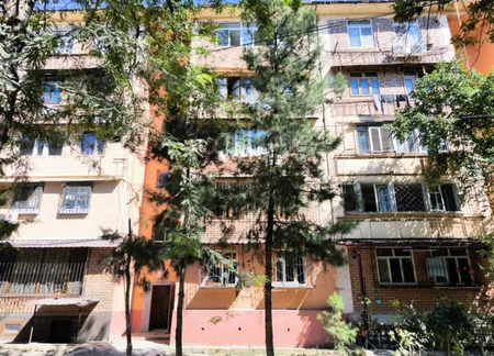 Продается на Чиланзар 24кв, 2/4/5 кирпич не торец 45м2 орр 44 школа