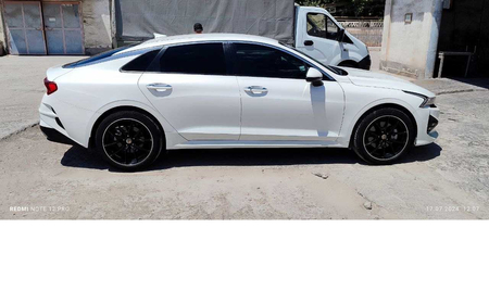 Автомобиль KIA K5
