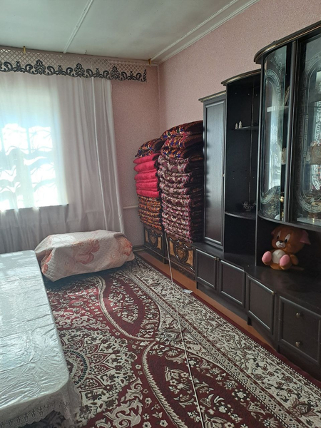 Olmaliq shahar Stariy bazar hududida joylashgan katta hovli sotiladi