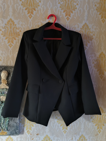 Женский пиджак в продаже