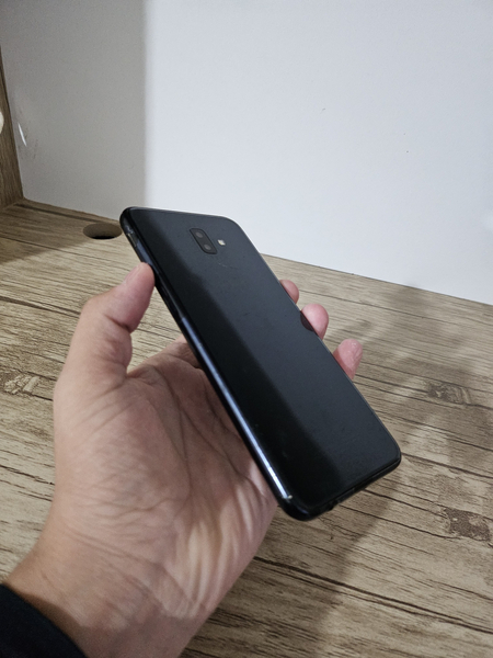 SAMSUNG J6+ sotiladi