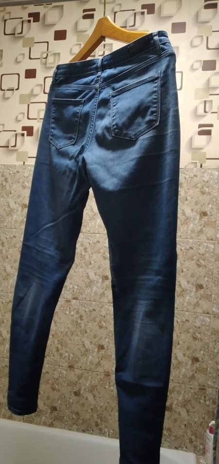 Продаются женские джинсы