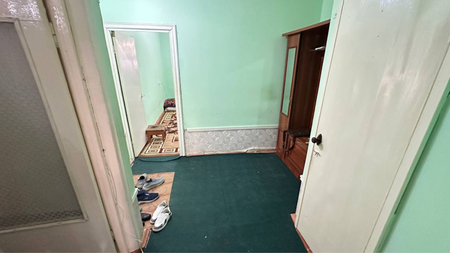 Сомий шайх бозорчани йонидан 2 хоналик уй сотилади угловой емас уртада