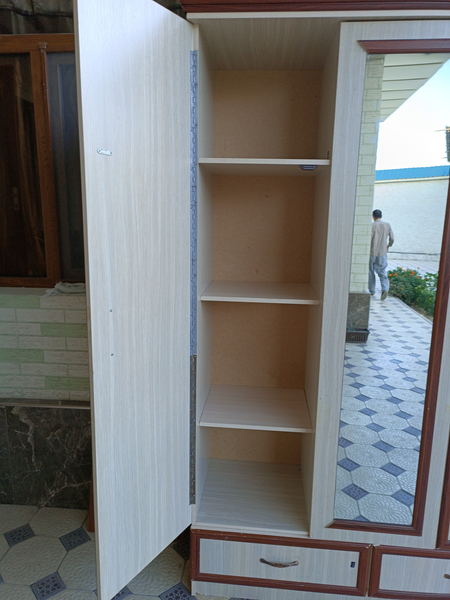 Mebel, shkaf sotiladi