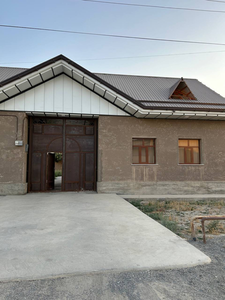 Jizzax shahrida hovli sotiladi