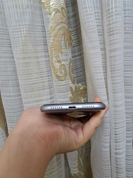 Iphone 11 сотилади 250$