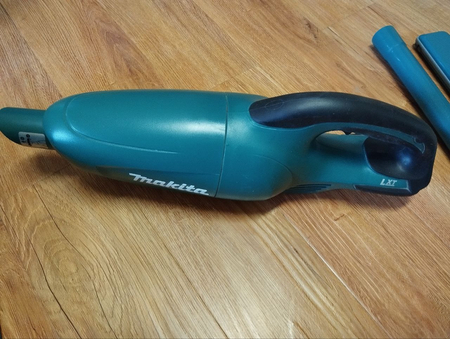 Продаётся ручной пылесос MAKITA DCL 180Z б/у.