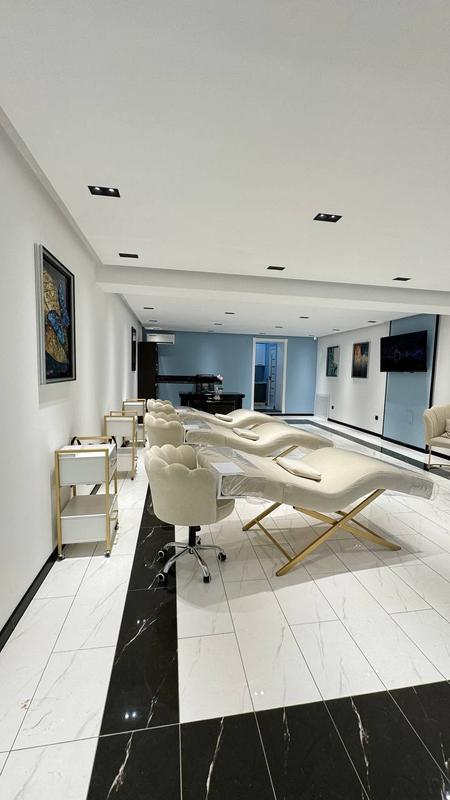 Нежилое помещение. Ц-6 напротив НА НЕБЕ. Площадь: 150 м²+200 м² террас