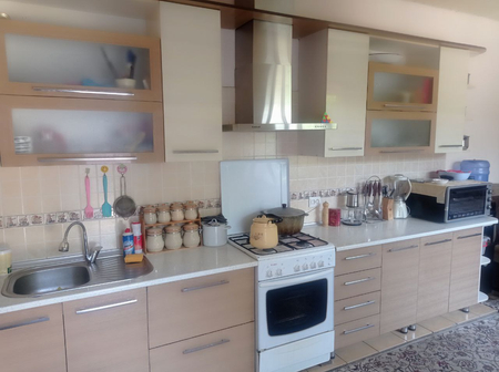 Nazarbeda uy sotiladi 8 sutik remotladan chiqan tayor yashashka