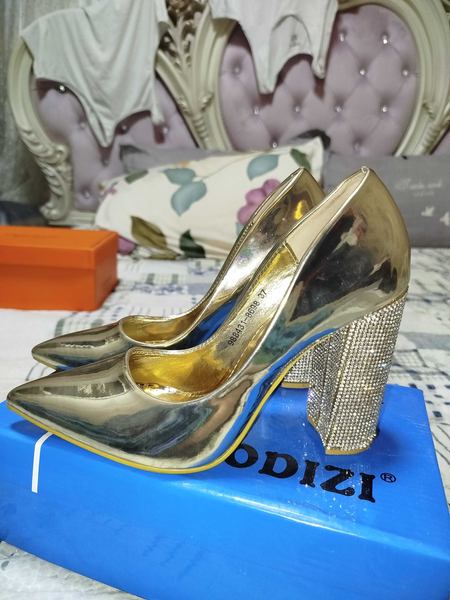 Tenrtiviy tufli bittayu bir dona bulasz kiysangiz