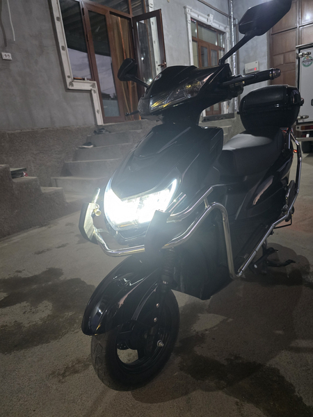 Tesla skuter armada motors