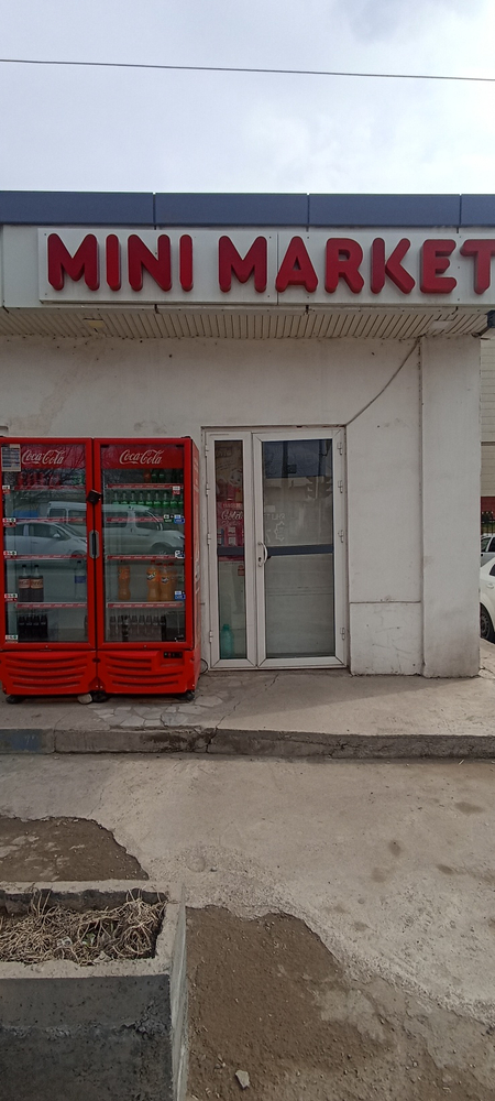 Tayyor biznes. Oziq ovqat do'koni arenda. Holadilnik tovarlari qoladi