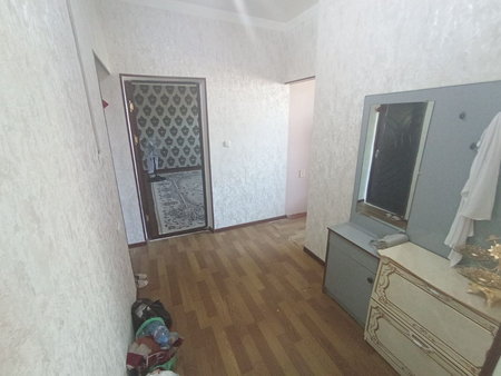 Chilonzor 23 kvartalda 2 xonali uy sotiladi