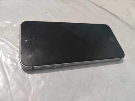 Iphone se (сотилади)