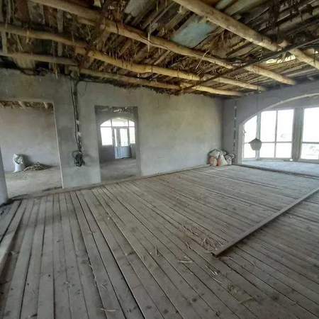 От м. БИЙ 26км в сторону Паркента.Продам дом на 3уровнях и на 16сотках