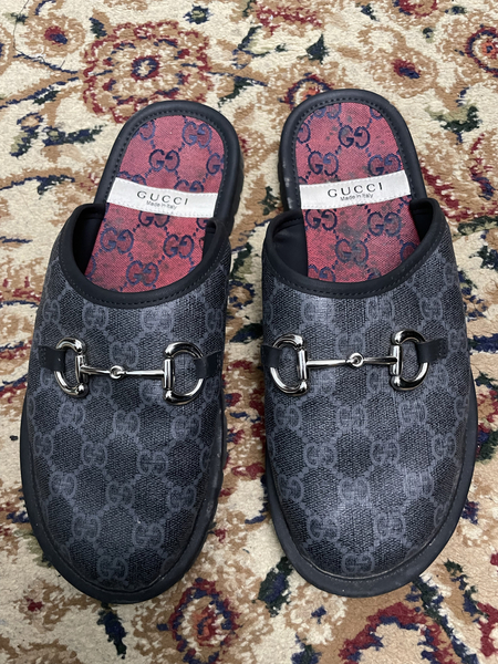 Продаю тапочки Gucci