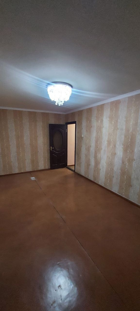 Продаётся 2х ком кв в чирчике оринтир Нижний канечка 4 этаж