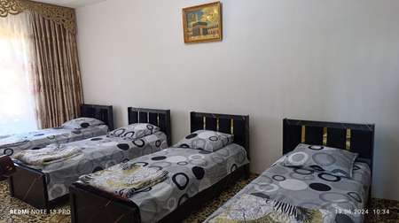 Oqtoshda manzarali dacha