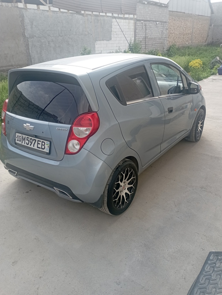 Spark vikupga berladi