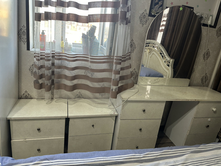 Продаётся комплект (кровать, шкаф, тримо, 2тумбочки)