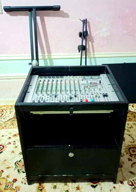 Behringer  UB 1832 FX-PRO pult miksher sotiladi.