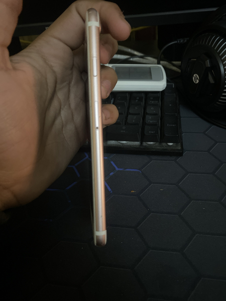 Iphone 7  sotiladi