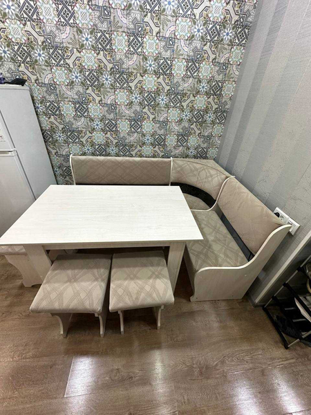 Кухонный уголок в отличном состояние!
