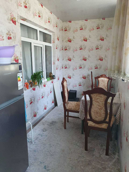 Медгородокда 3 хона 2-этаж сотилади срочна