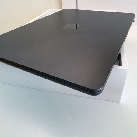 MacBook Air M3 8/256GB 13,6inch 2cycle 100%