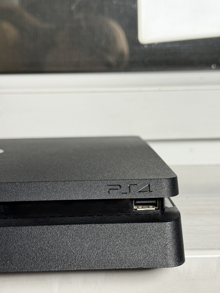 PlayStation 4 slim 500GB