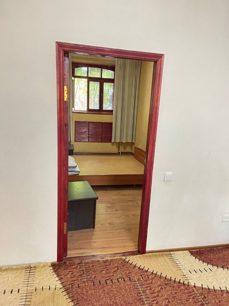 Яккасарай 2/1/4 балкон 2*6 50кв.м продается
