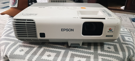 Проектор Epson EB 96W и Toshiba TLP s30