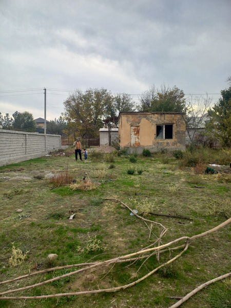 Продаётся земля с постройкой
