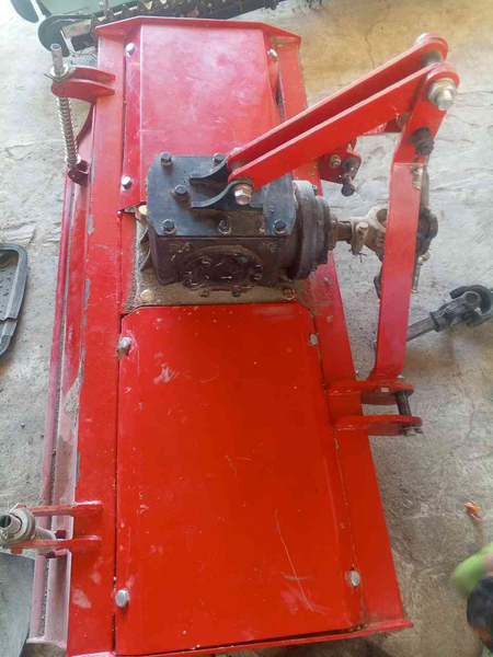 Traktor yangi xali ishlatilmagan 2024 yil