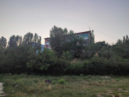 Srochna dom kvartira sotiladi 2 xonalik adres PARKENT