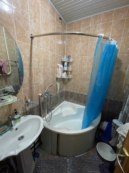 Экстренный больницани ёни 2 этаж 3 хонали ижарага қўямиз фақат оила