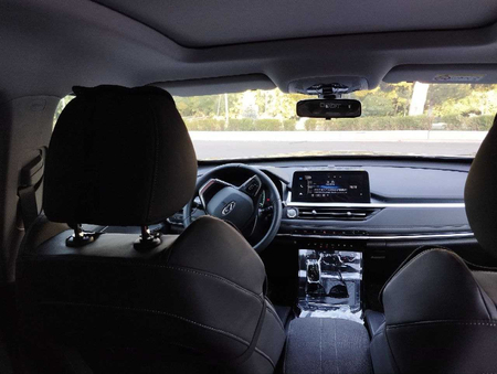 Перевозки пассажиров на автомобиле бизнес класса Cheri Tiggo 7 pro.