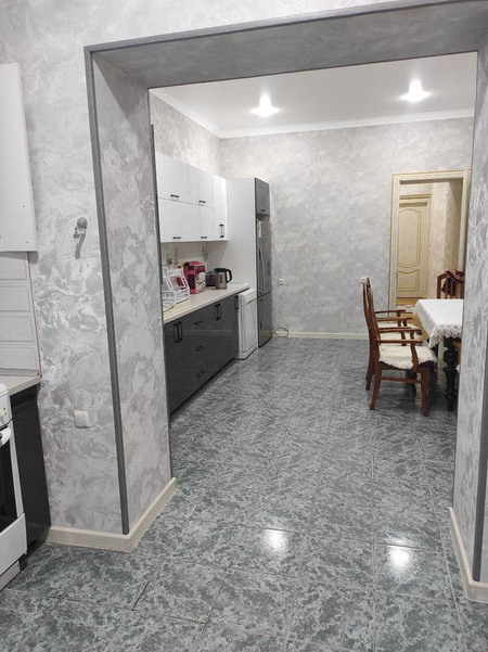 Rent apartment in center 4 room Mirabad street metro Oybek
