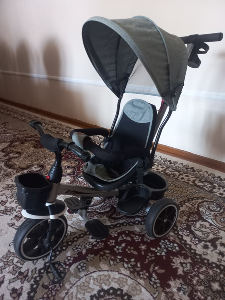 3 oyoqli qolda itarb yursa bòladigan, bolalar velosepedi.