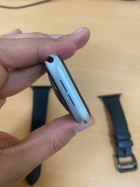iWatch series 4, 44 mm sotiladi. Holati ideal