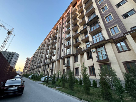Продается квартира 3 комнатная новый квартира Новостройка хорошая лока