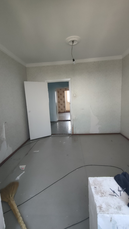 Продаётся 1 ком на сергели 7 балкон 2-6.этаж 1