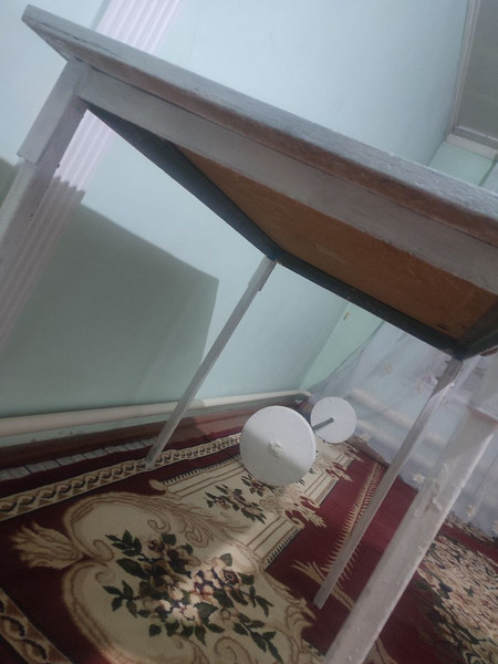 Для дома стол железный ножки