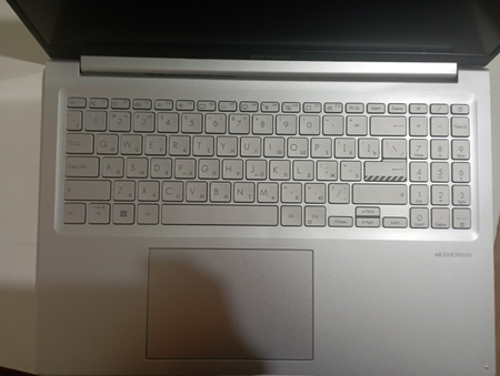 Noutbook Sotiladi Asus vivobook 750$