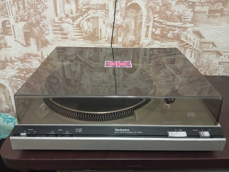 Продам винтажный проигрыватель винила TECHNICS.