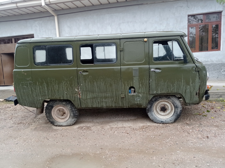 Uazik sotiladi  kimga kerak bulsa kelinglar
