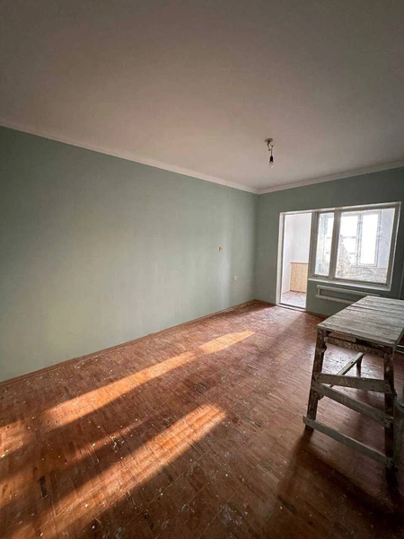 Срочно! Массив  Куйлюк-5. 2-х комн кВ. 58м². 4-й этаж.
